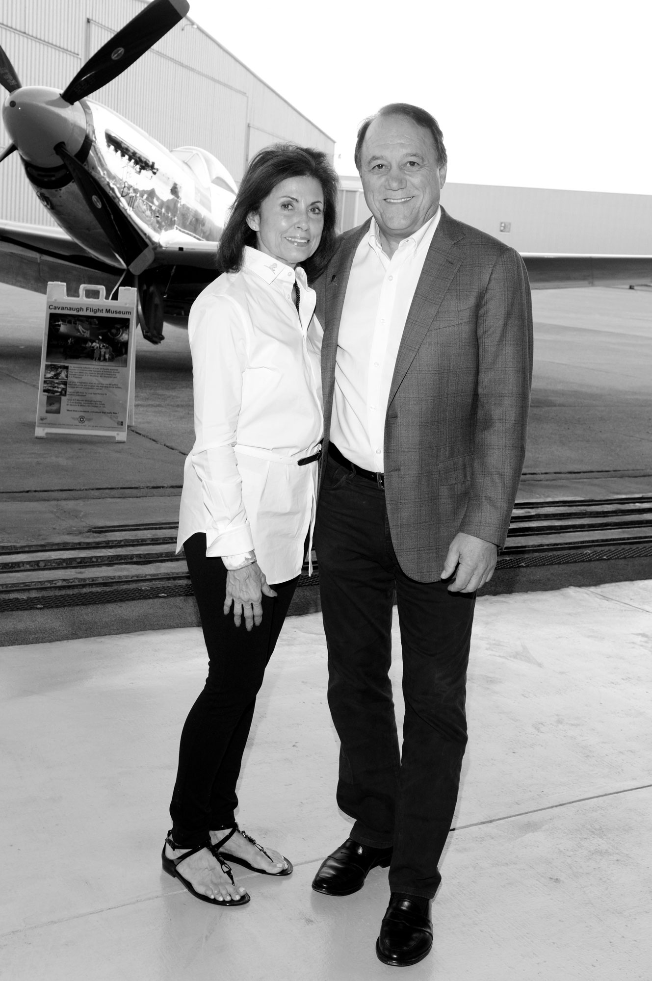 Wheels Up: Media Mogul, Doctors and VIPs Party in an Airplane Hangar ...
