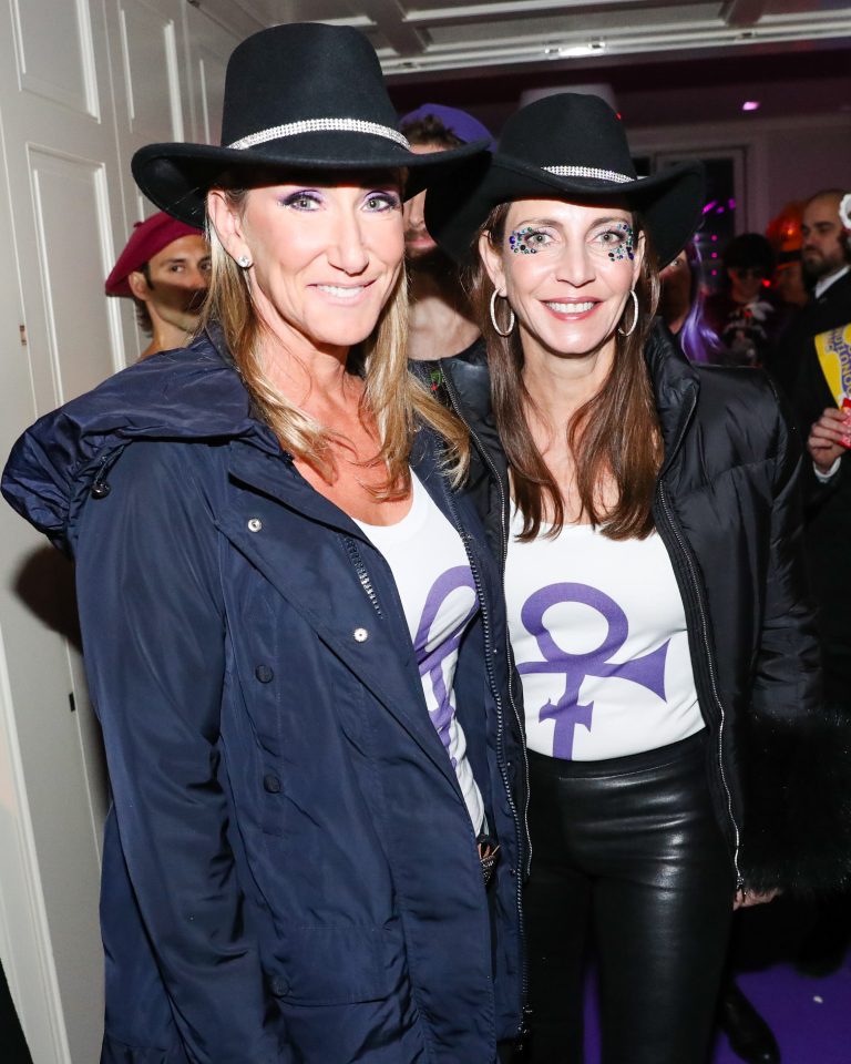 The World's Best Costume Party Turns Mega Celebrities Into Happy Fools ...