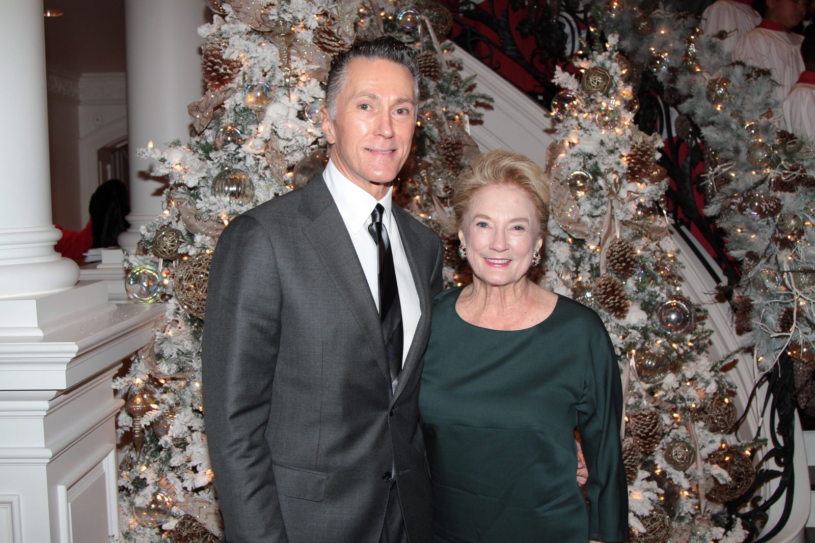 Houston TV Billionaire's Stunning River Oaks Mansion Hosts an Elves ...