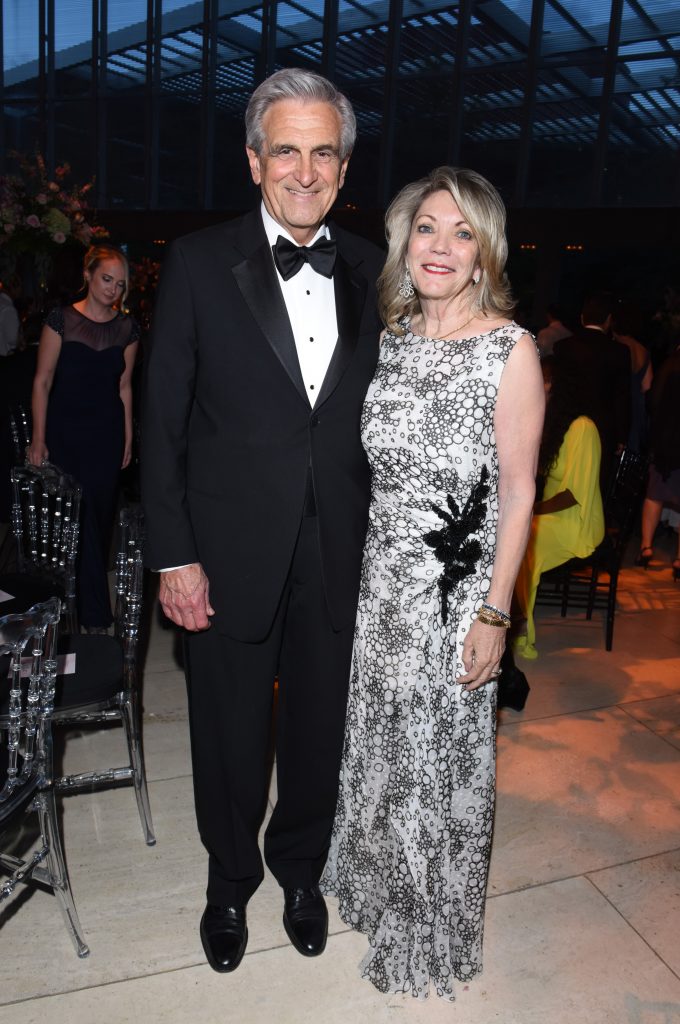 Jaw-Dropping Gowns, Old Guard Power Players and a Music Superstar ...