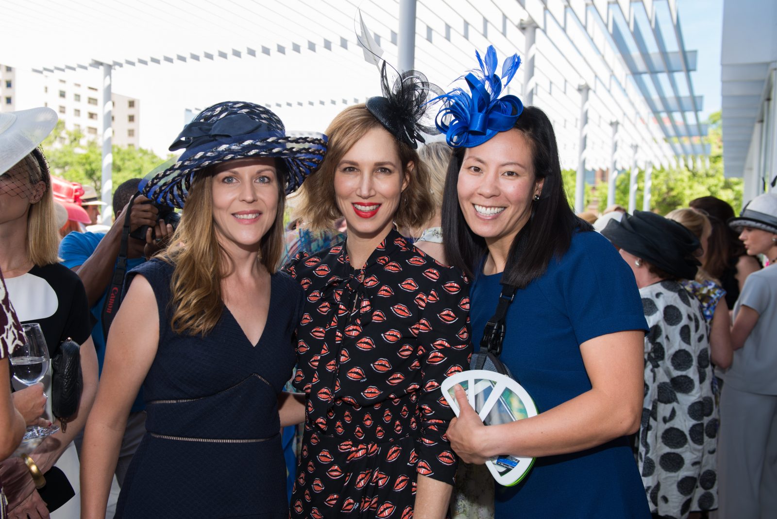 Air Kisses and Peek-a-Boos Highlight the Most Amazing Parade of Hats ...