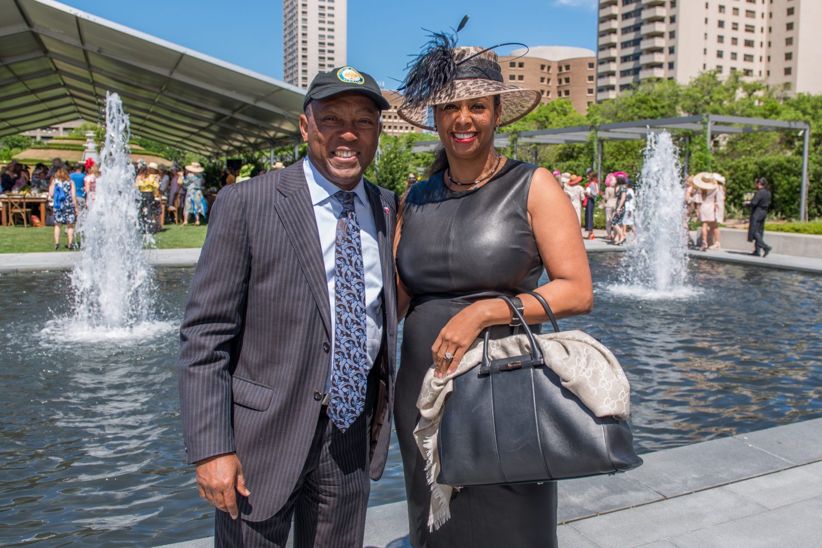 Air Kisses and Peek-a-Boos Highlight the Most Amazing Parade of Hats ...