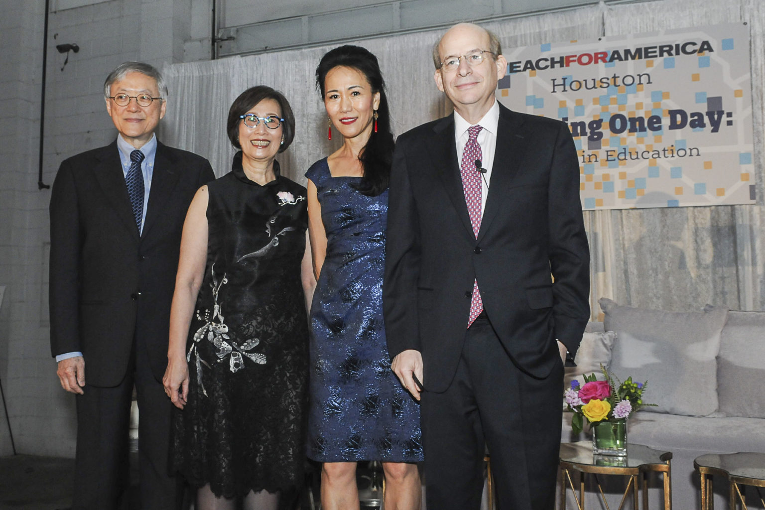 A Whopping $1.3 Million Dinner Proves There's Still Major Support for ...