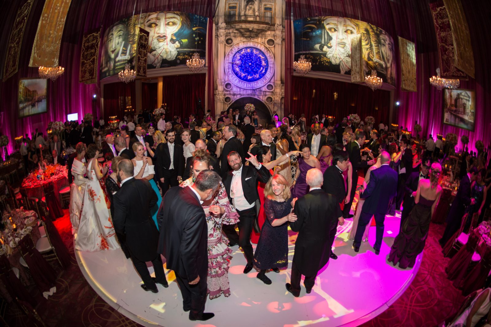 Houston's Hottest Young Professionals Break Into a Rocking Flash Mob ...