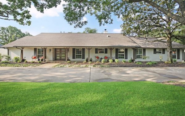 Legendary Cowboys Coach's Humble House Goes Up for Sale: An Understated ...