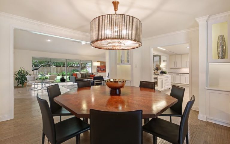 Legendary Cowboys Coach's Humble House Goes Up for Sale: An Understated ...