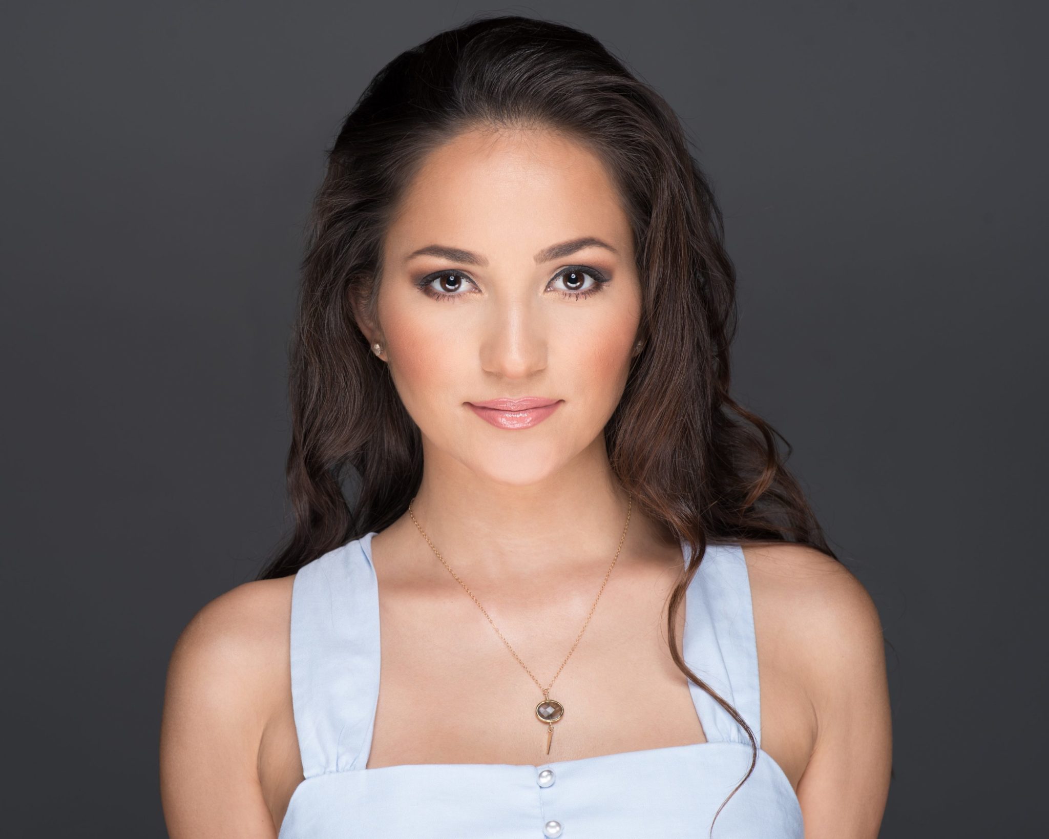 Former Dallas Cowboys Cheerleader Becomes an Overnight YouTube Beauty ...