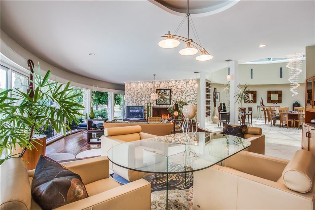 Mary Kay's First Dallas Mansion Hits the Market: It's Not Pink, But It ...