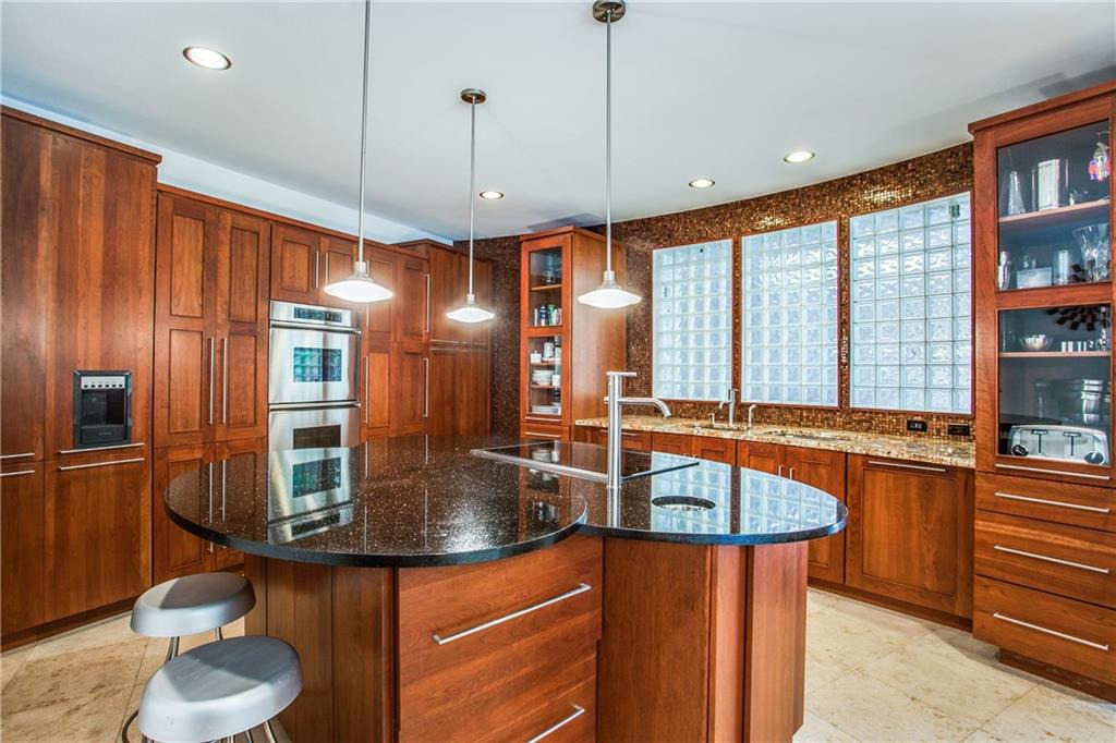 Mary Kay's First Dallas Mansion Hits the Market: It's Not Pink, But It ...