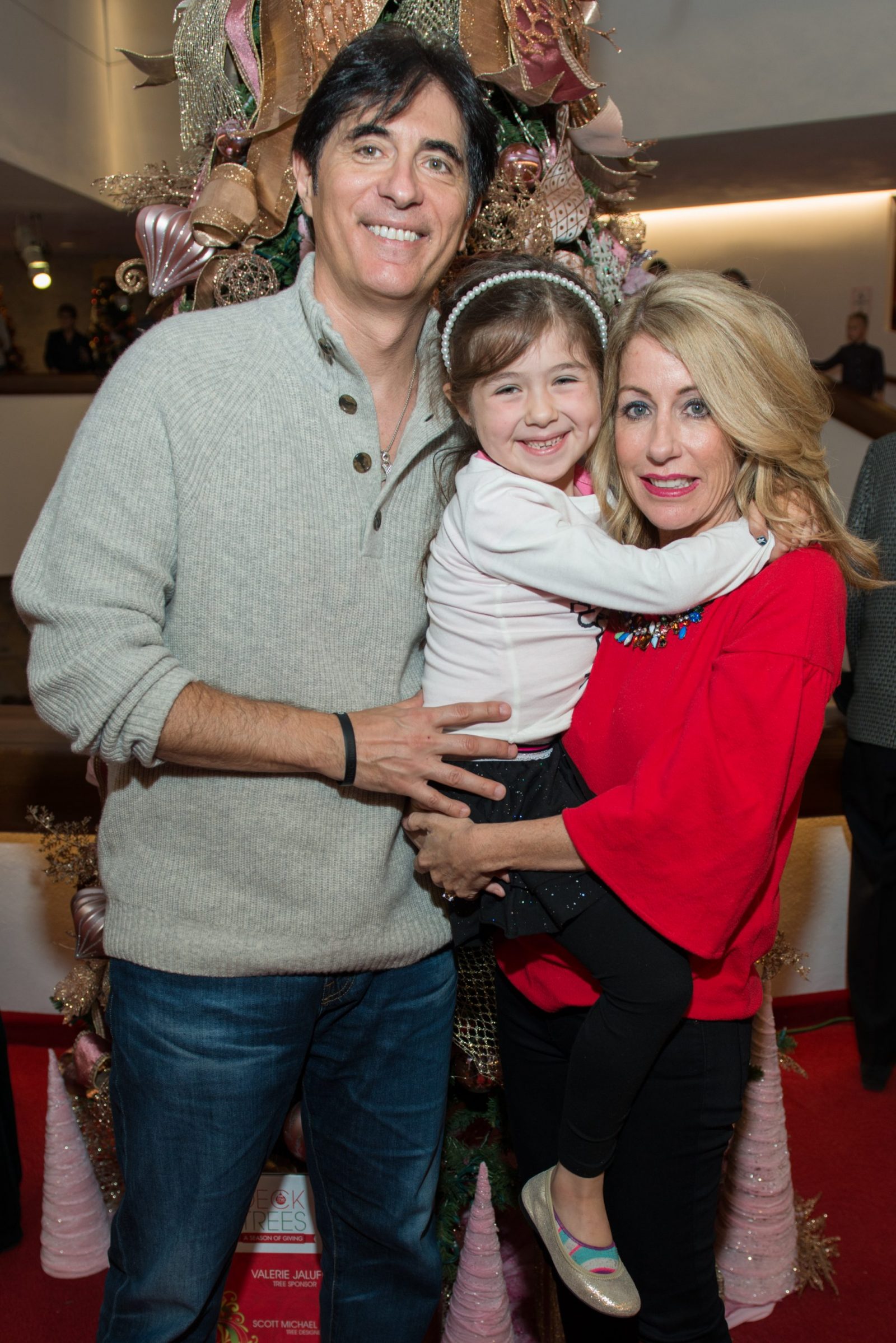 Houston's Best Christmas Trees and Holiday Wreaths Give This Theatre a ...