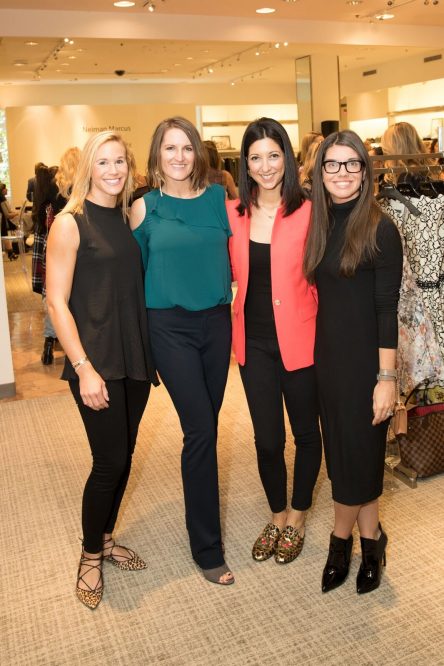 Annie Leibovitz Regals Texans with Stories of the Queen: Inside ...