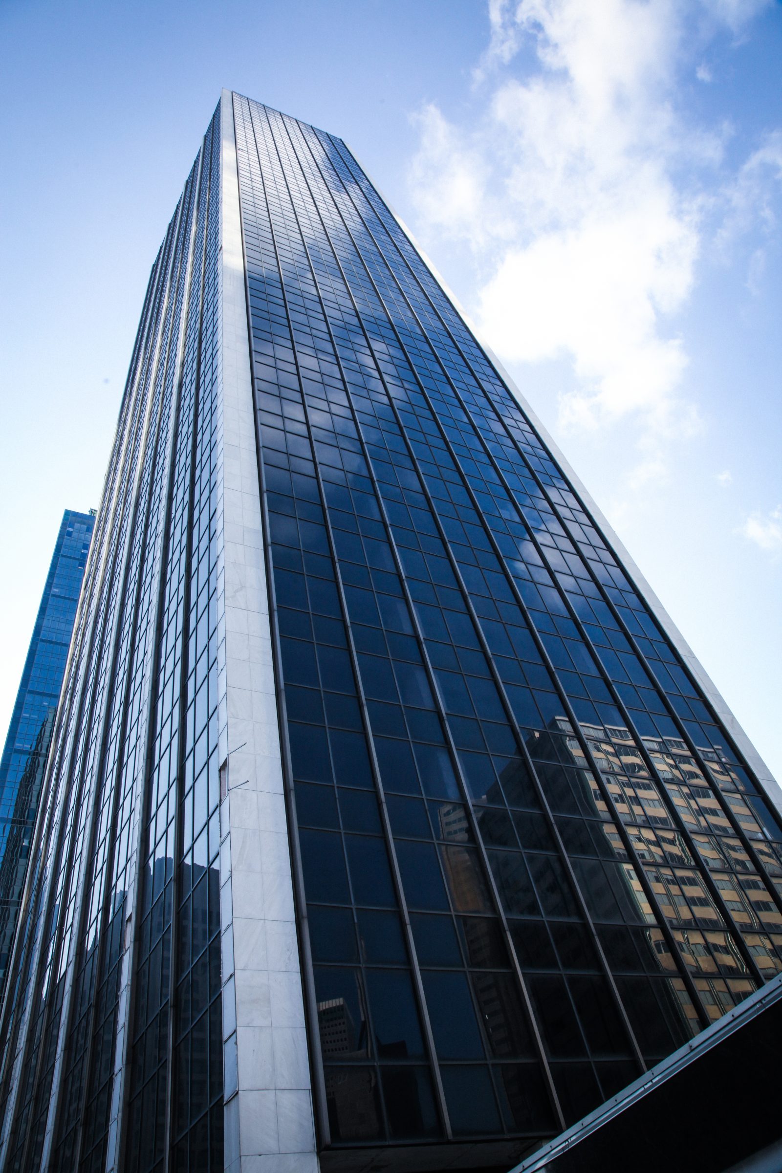 Famous Dallas Skyscraper Finally Finds New Life as a High-Rise Hotel ...