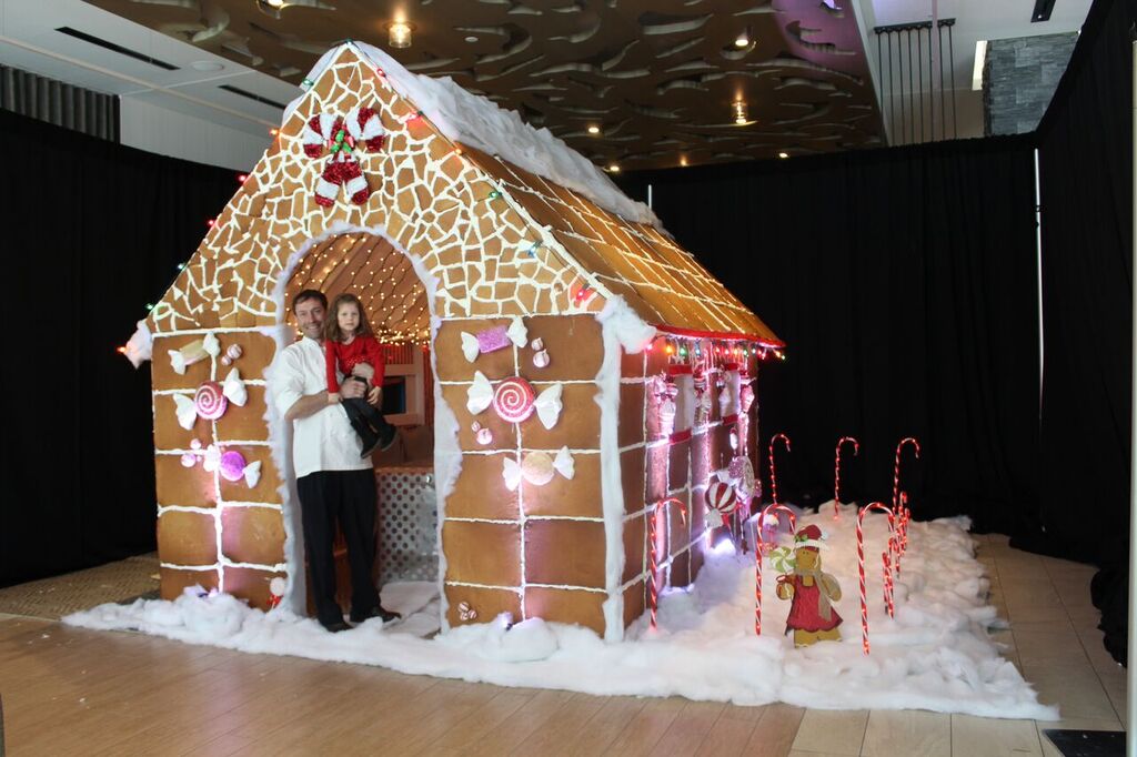 Giant Gingerbread House Becomes One of Texas' Hottest Restaurant ...