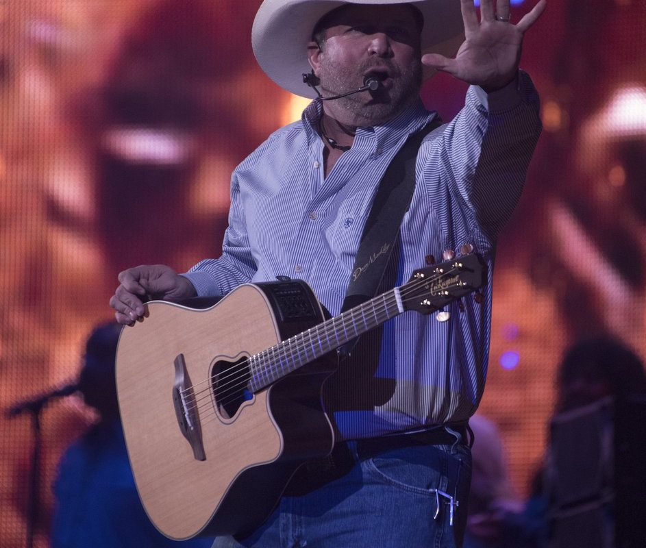 Garth Brooks Gives Houston Mad Love in Epic Houston Rodeo Opening Night ...