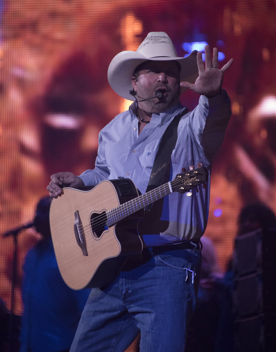 Garth Brooks Gives Houston Mad Love in Epic Houston Rodeo Opening Night ...
