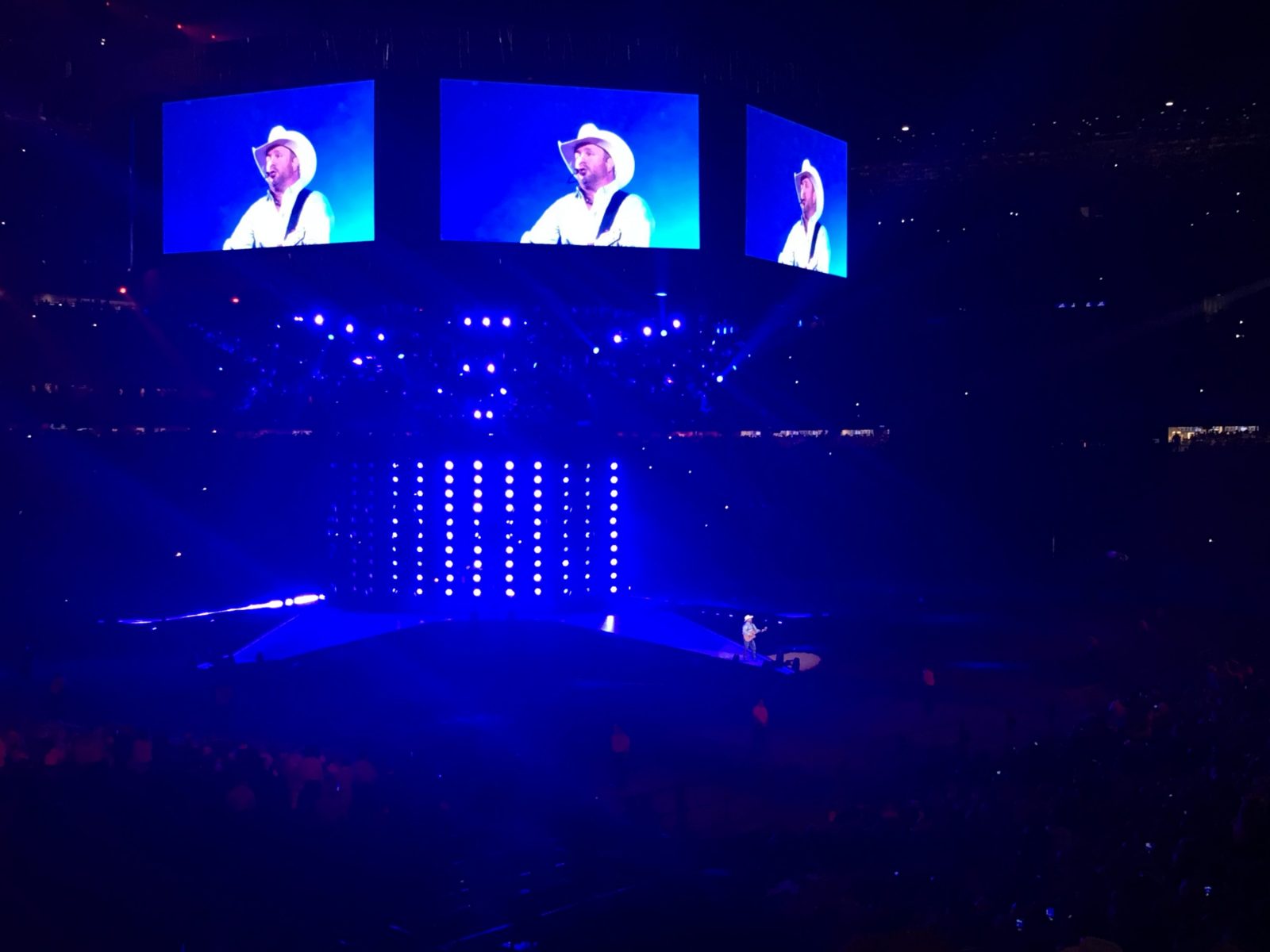 Garth Brooks Gives Houston Mad Love in Epic Houston Rodeo Opening Night ...