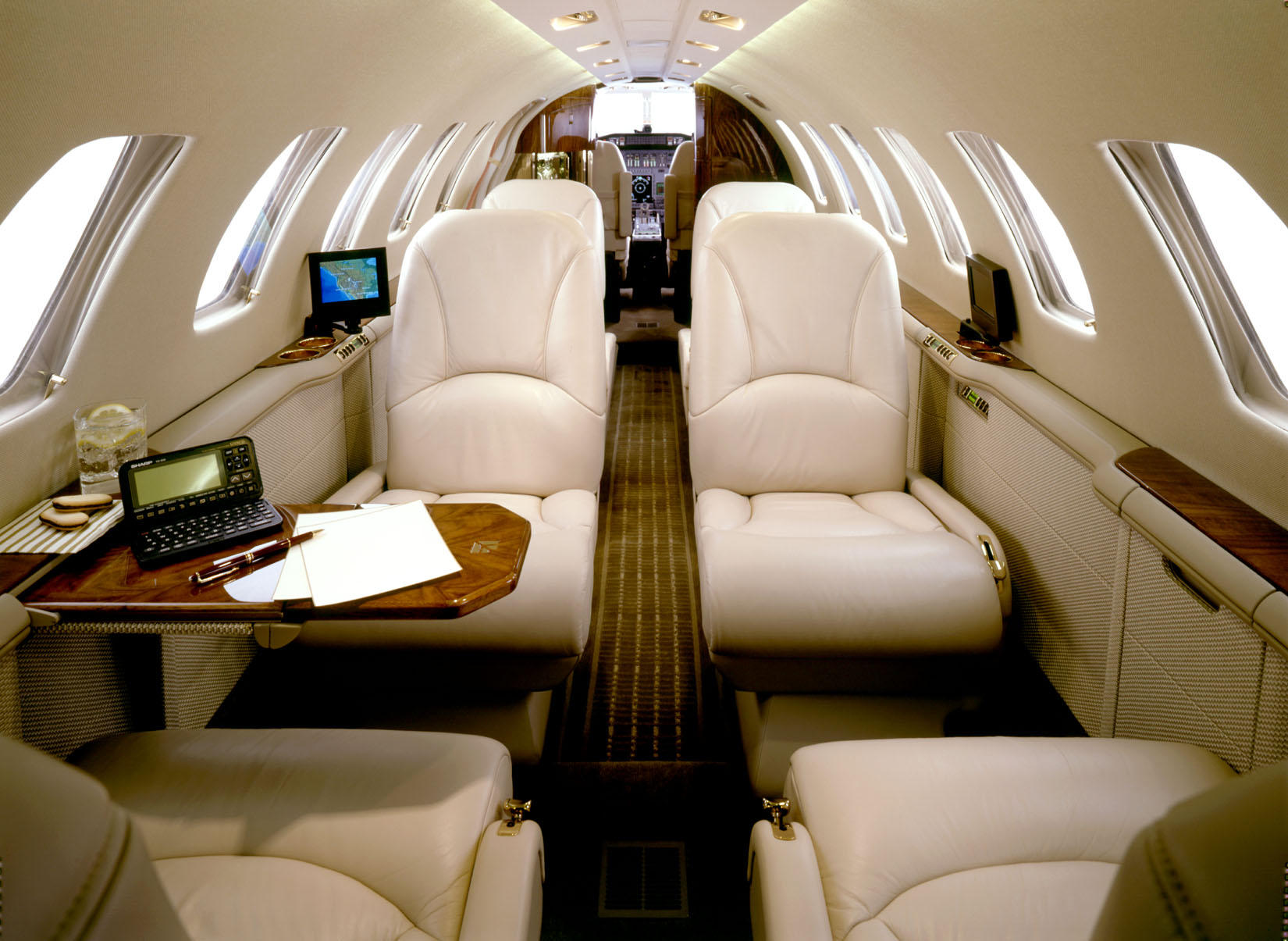 Private Jet Tales — the True Fun and Real Rules of Flying Private: A ...