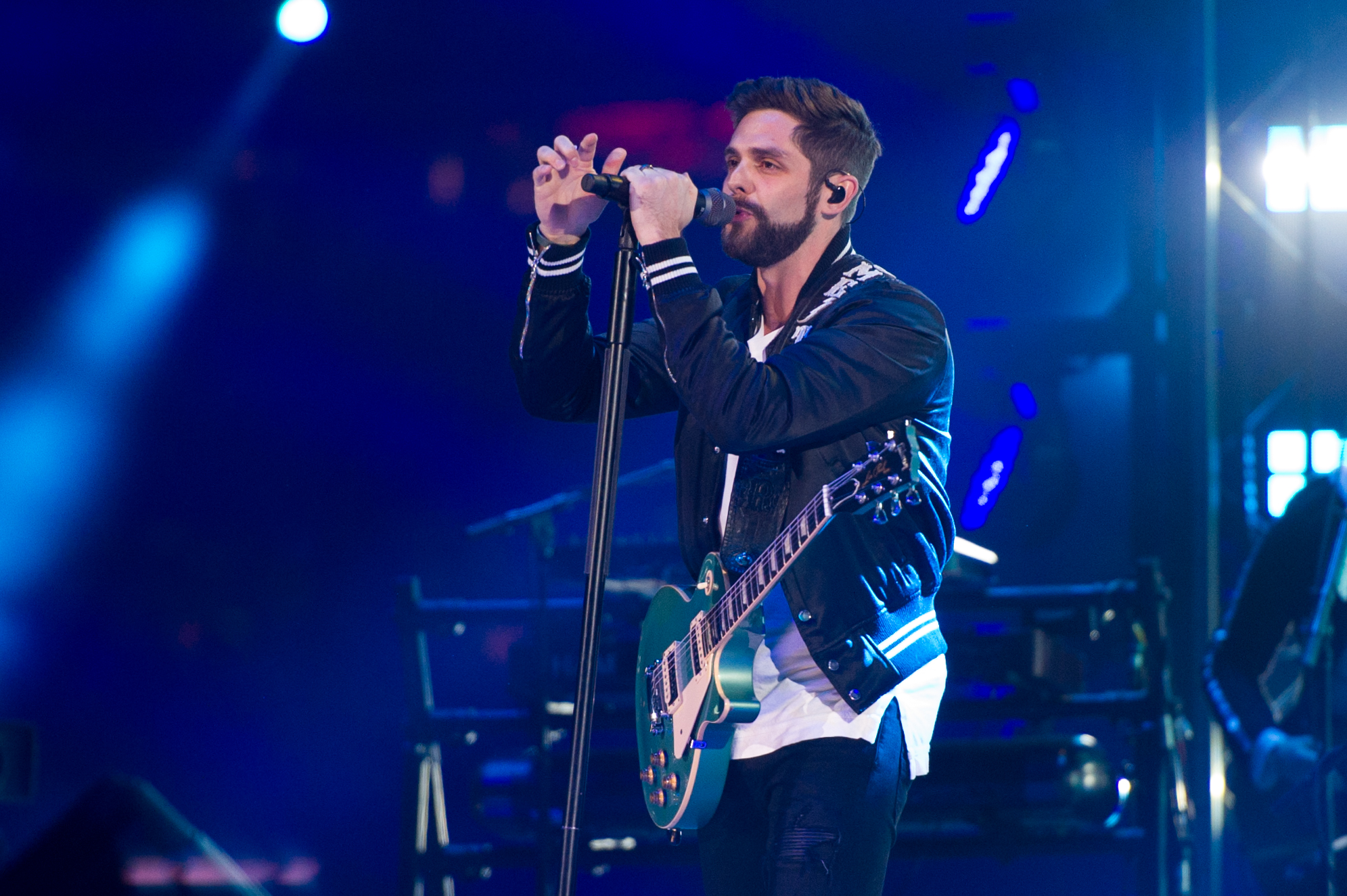 Thomas Rhett Flirts With Houston's Rodeo Women in a High-Energy, High ...