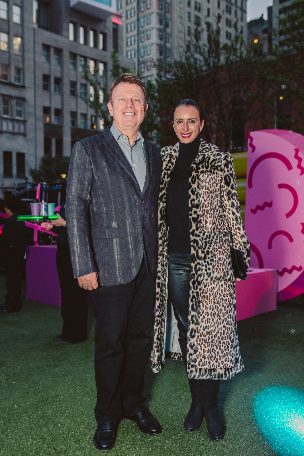 An Epic Eye Ball Turns Dallas' Downtown Lawn Into a Massive 1980s ...