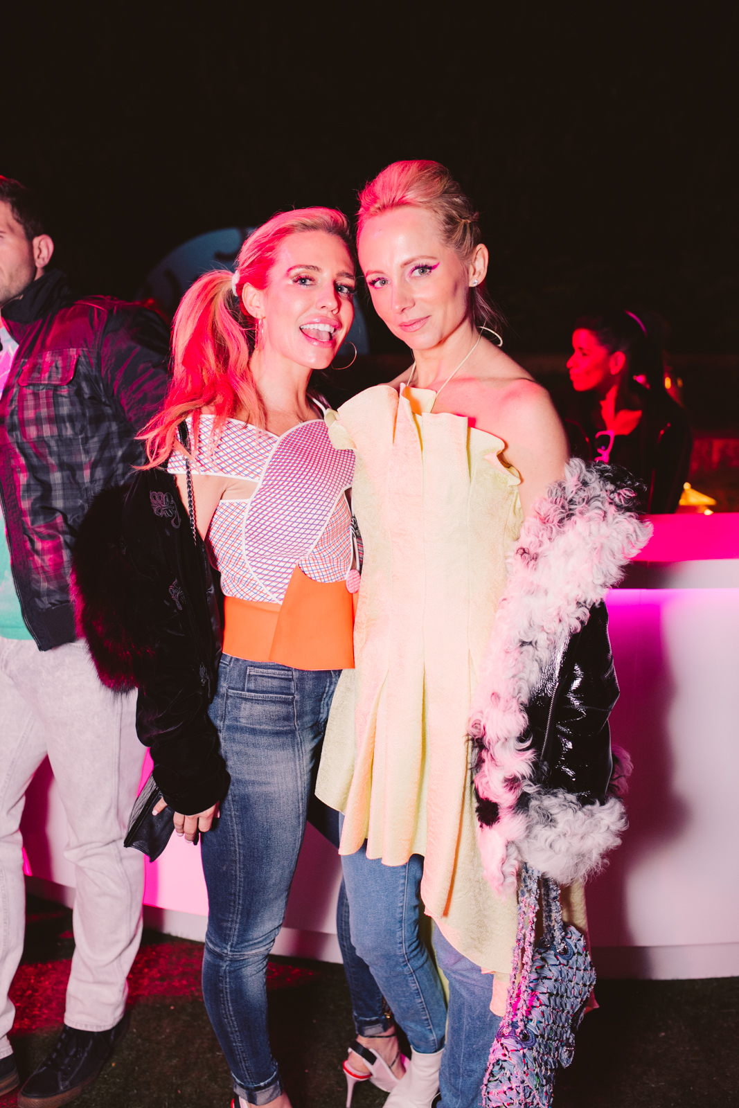 An Epic Eye Ball Turns Dallas' Downtown Lawn Into a Massive 1980s ...