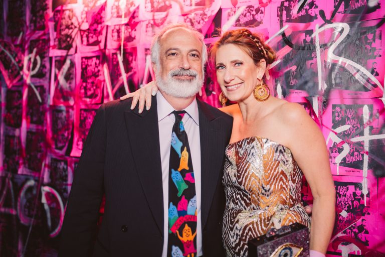 An Epic Eye Ball Turns Dallas' Downtown Lawn Into a Massive 1980s ...