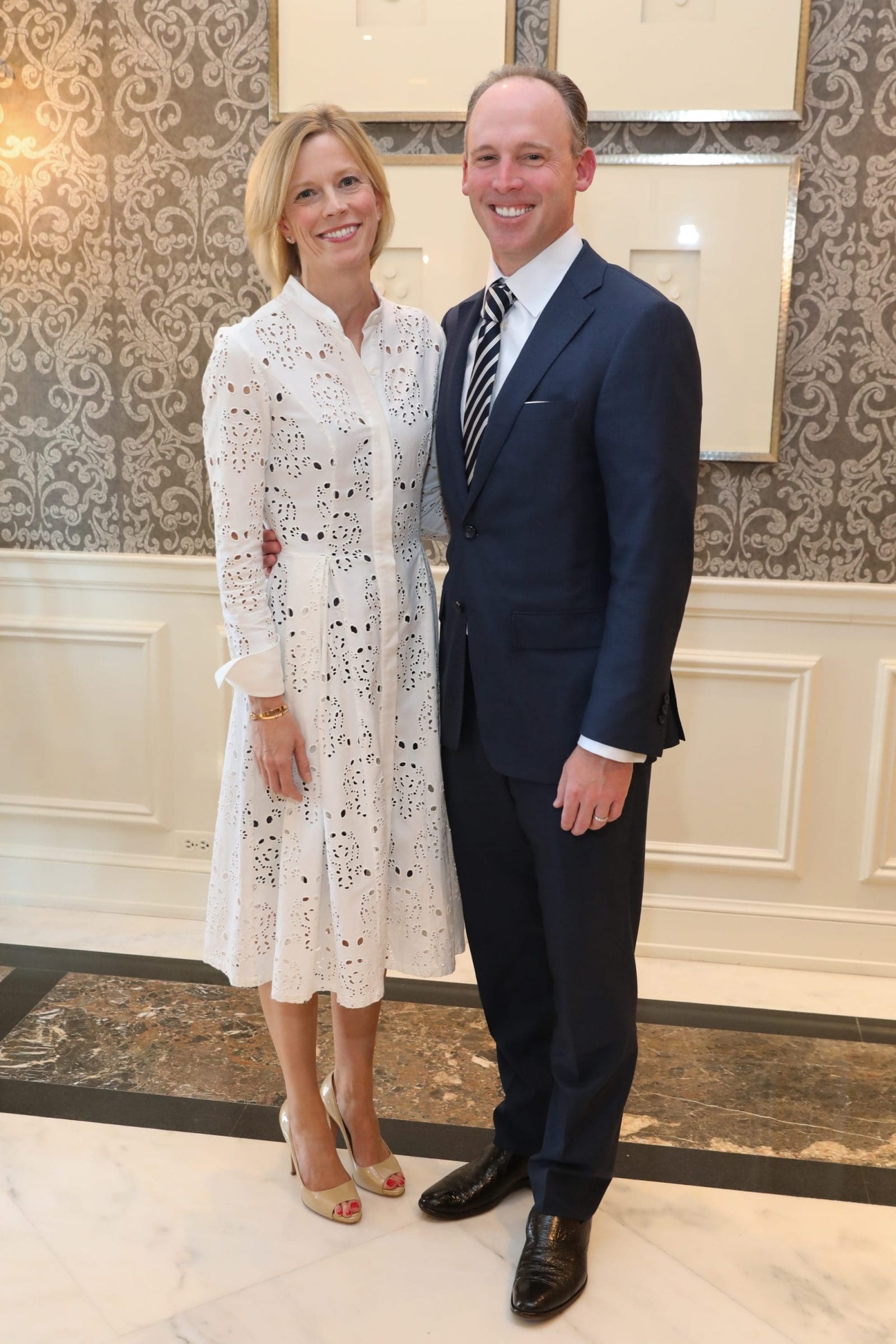 Netflix Star Makes a River Oaks Ballroom Roar: When Laughter is the ...