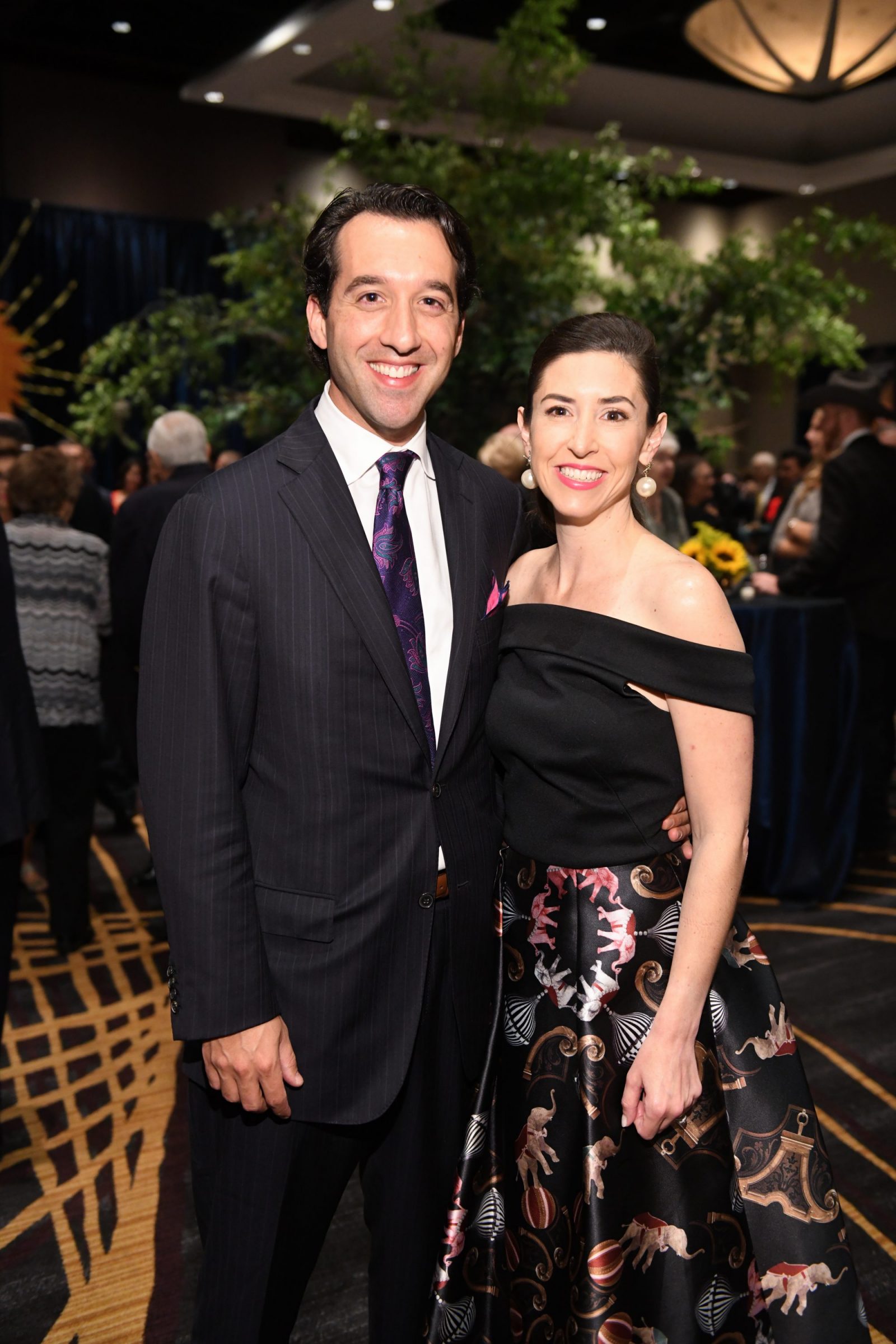 Oil Tycoon, Reality Star and Joyful Chairs Help This Gala Hit the ...