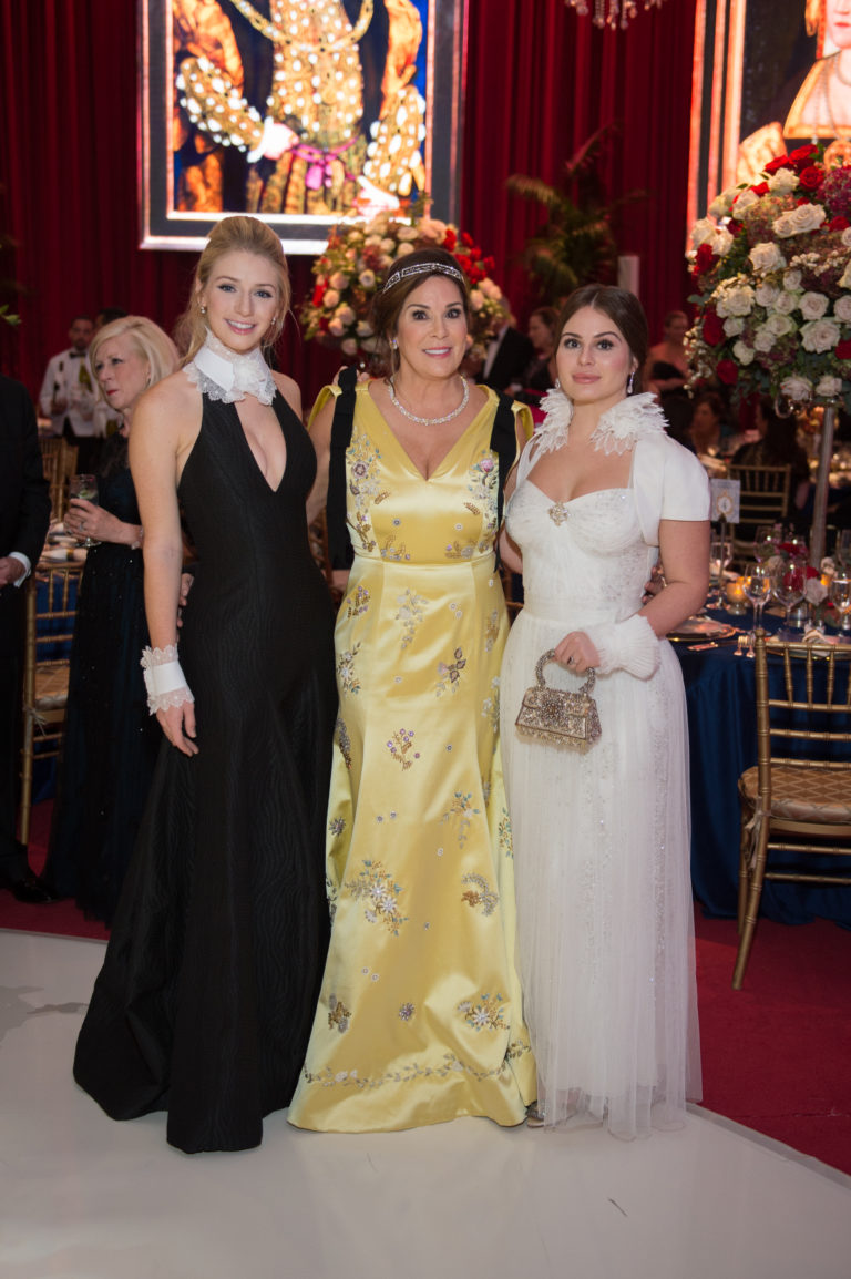 A Royal Arrival and an Unexpected British Palace Makes This MFAH Grand ...