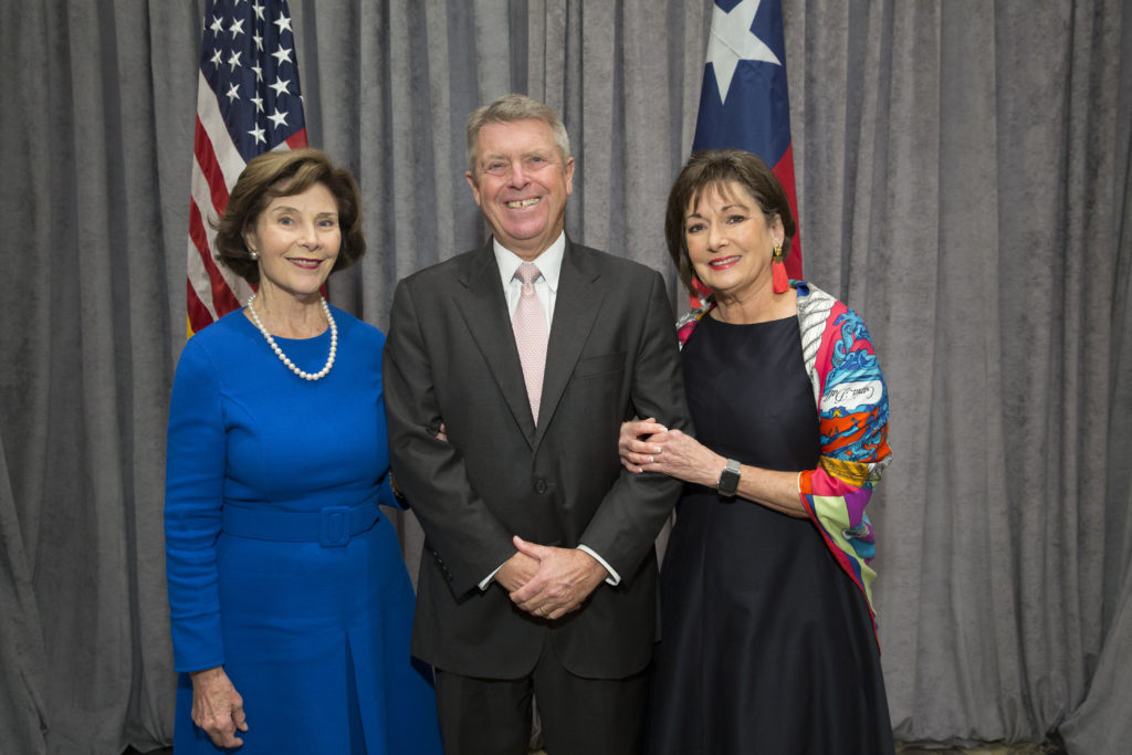 Laura Bush Tells All on Her Daughter's Wedding as Barbara Bush's ...