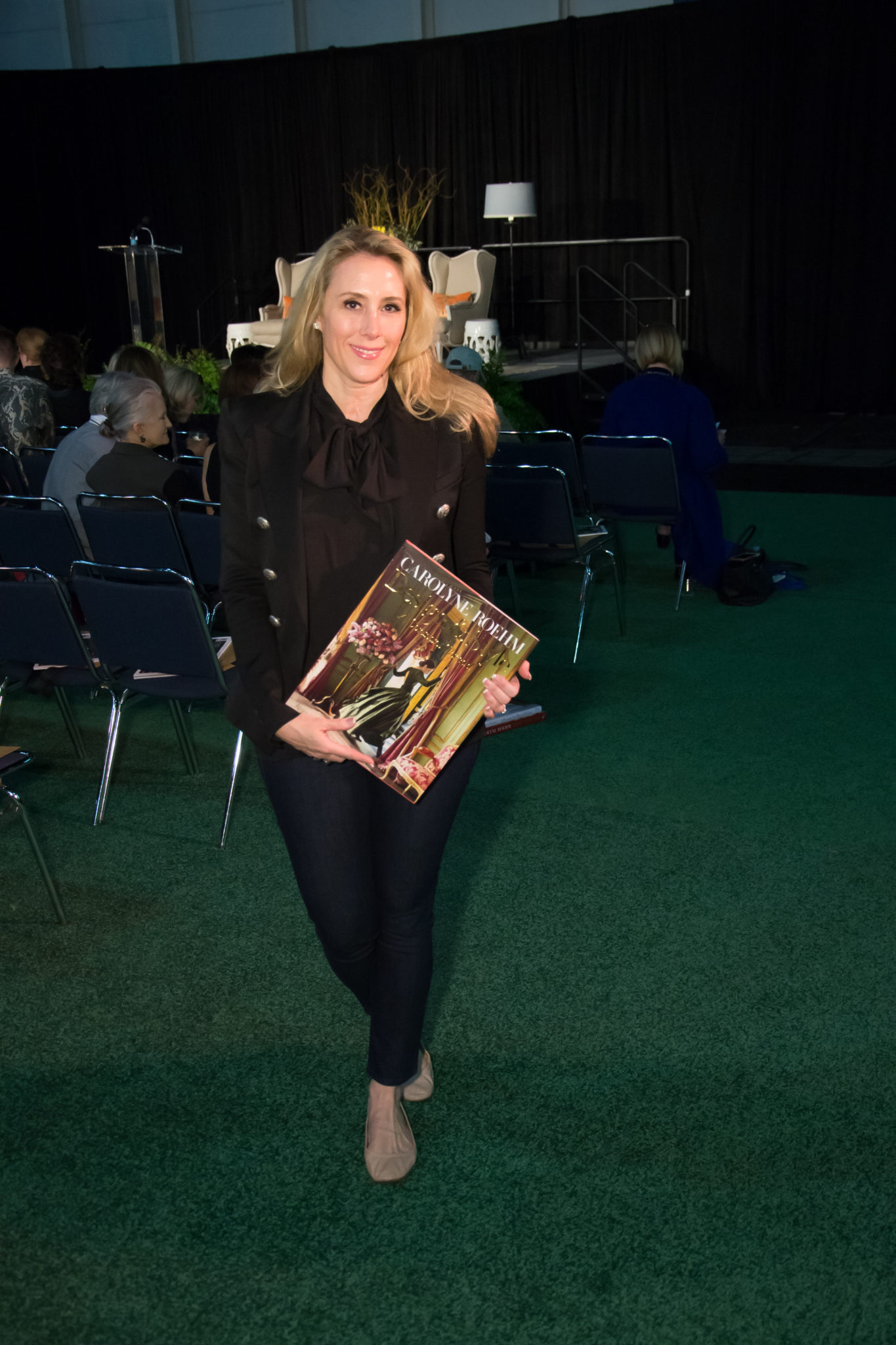 Vaunted Antiques Show Draws Timeless Style Lovers and Mega-Watt ...