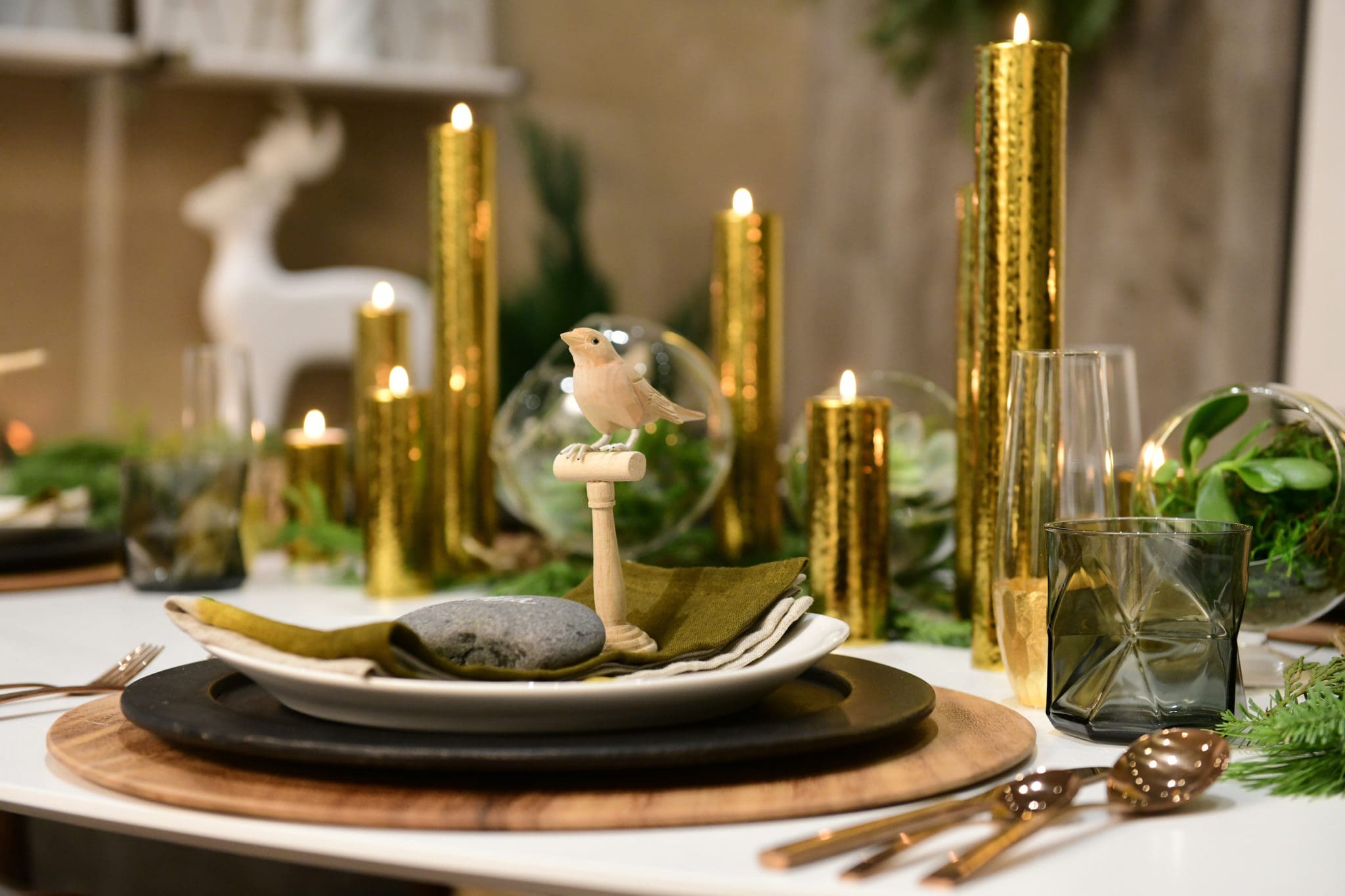 The Most Beautiful Holiday Tables You've Ever Seen: This Deck the ...