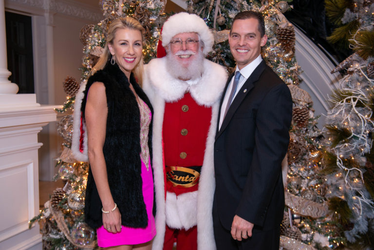 Tilman Fertitta's River Oaks Home Turns Into a Christmas Wonderland ...