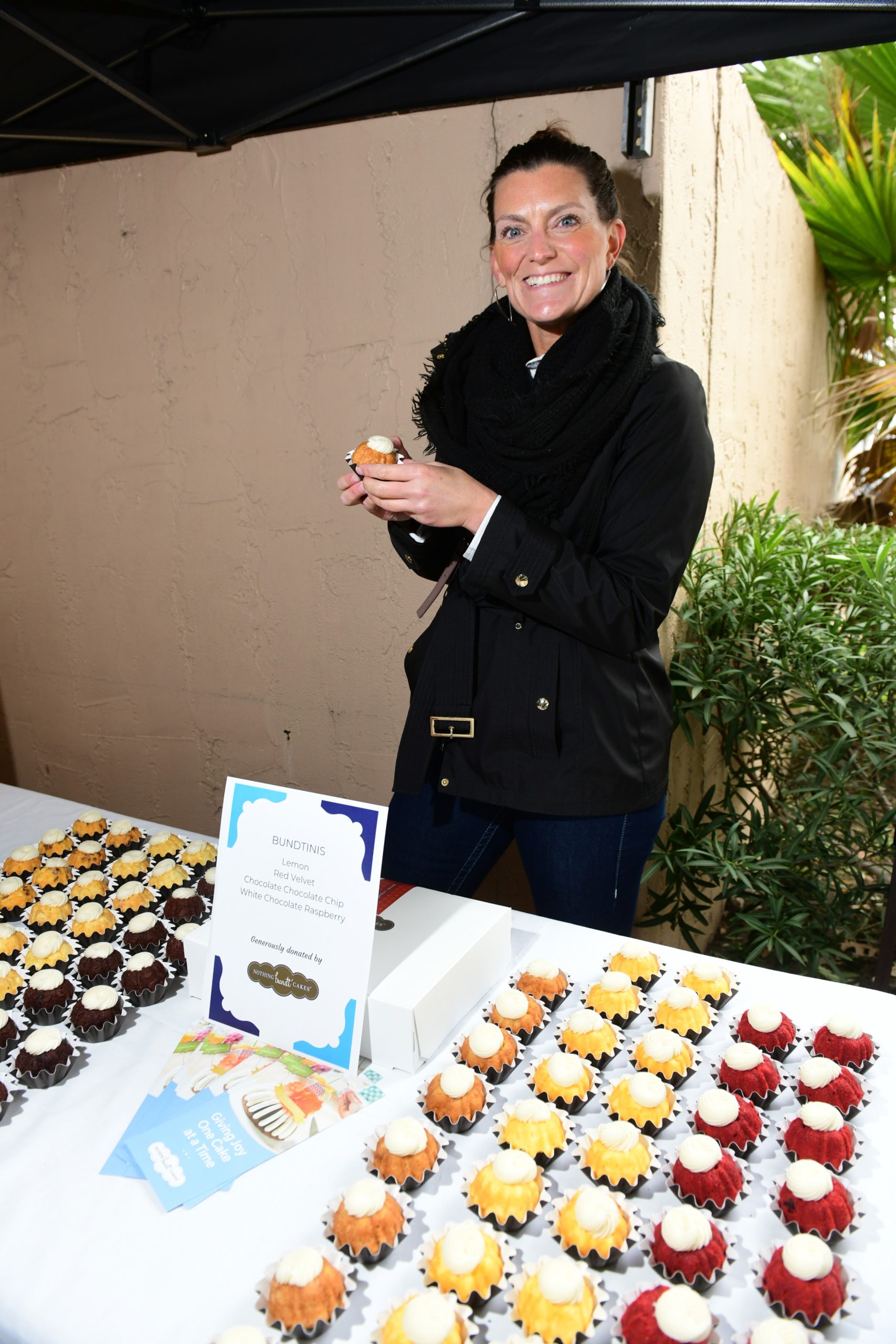 Houston Marathon Runners Celebrate With Champagne After Enduring the ...