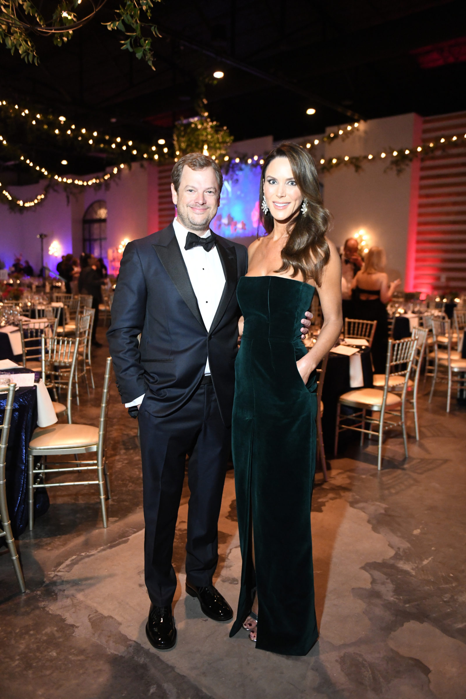 Surprise $2.5 Million Gift Wows This Theatre Crowd, Honors a 33-Year ...