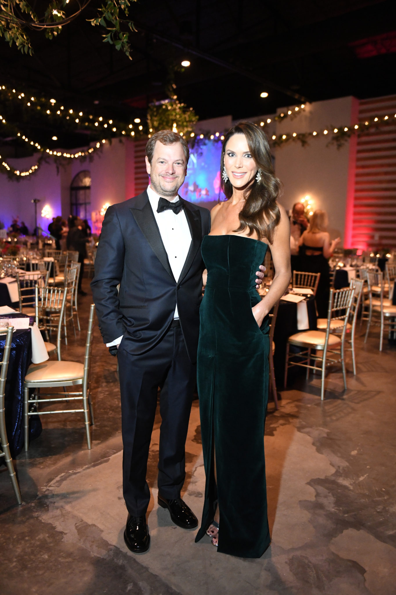 Surprise $2.5 Million Gift Wows This Theatre Crowd, Honors a 33-Year ...