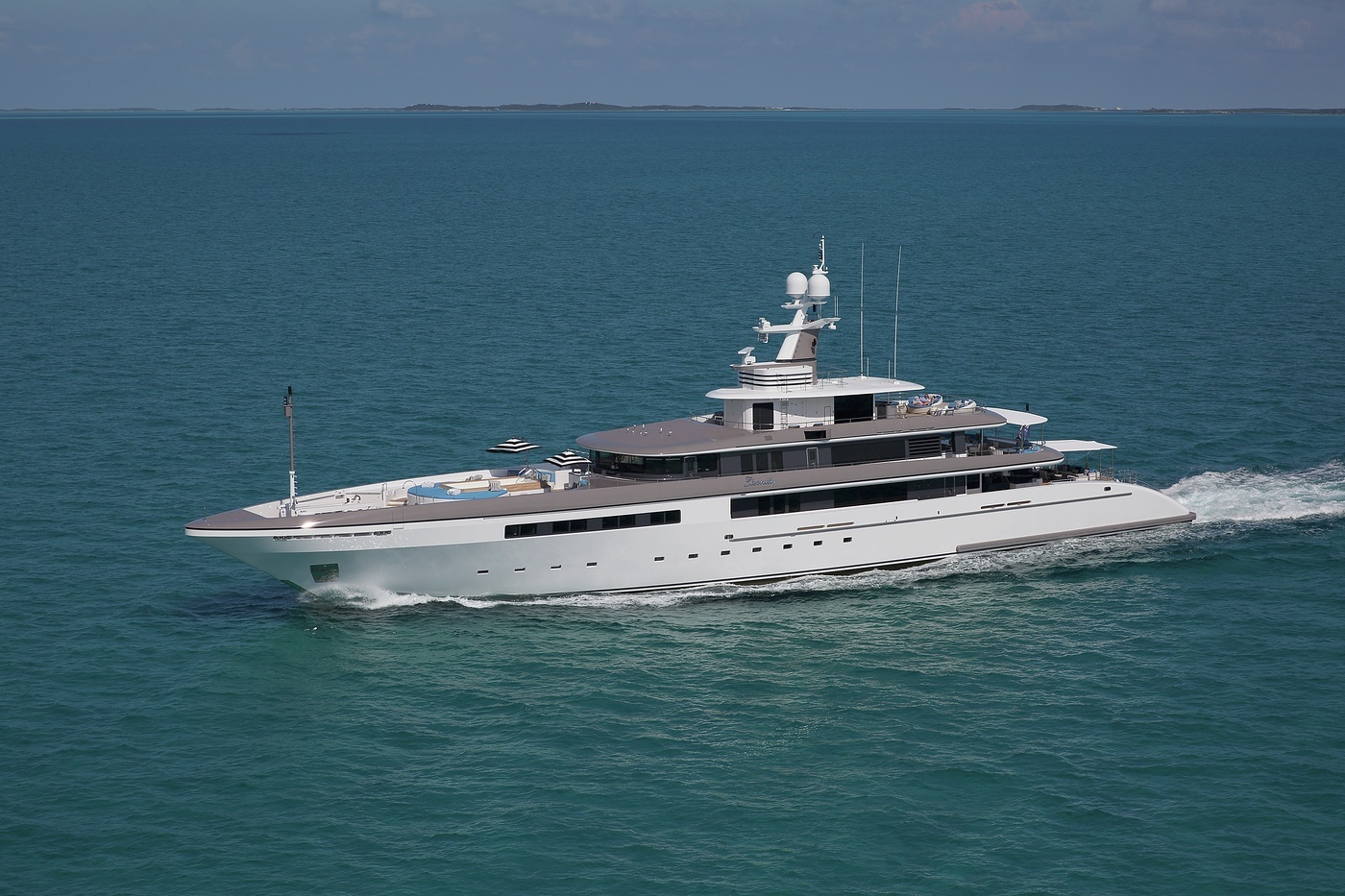 Inside the World of Mega Yachts — How the Super Rich Find Their Dream ...