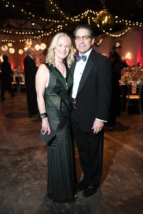 Surprise $2.5 Million Gift Wows This Theatre Crowd, Honors a 33-Year ...