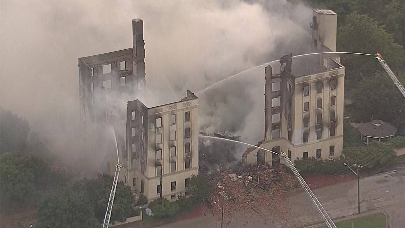 Dallas Landmark Burns Down in Massive Middle of the Night Fire — the ...