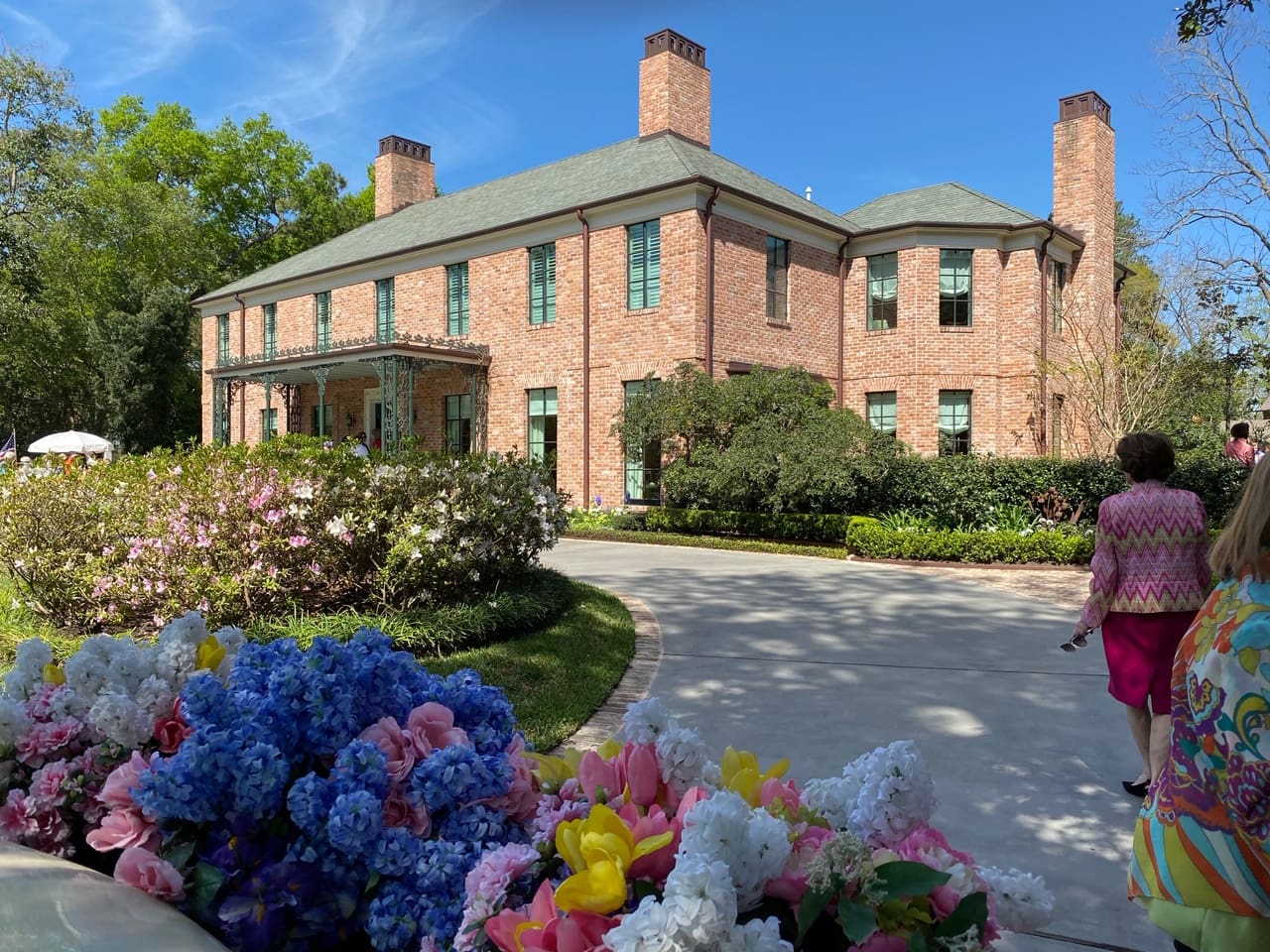 Stunning Flowers Outside in Lavish Gardens and Inside River Oaks ...
