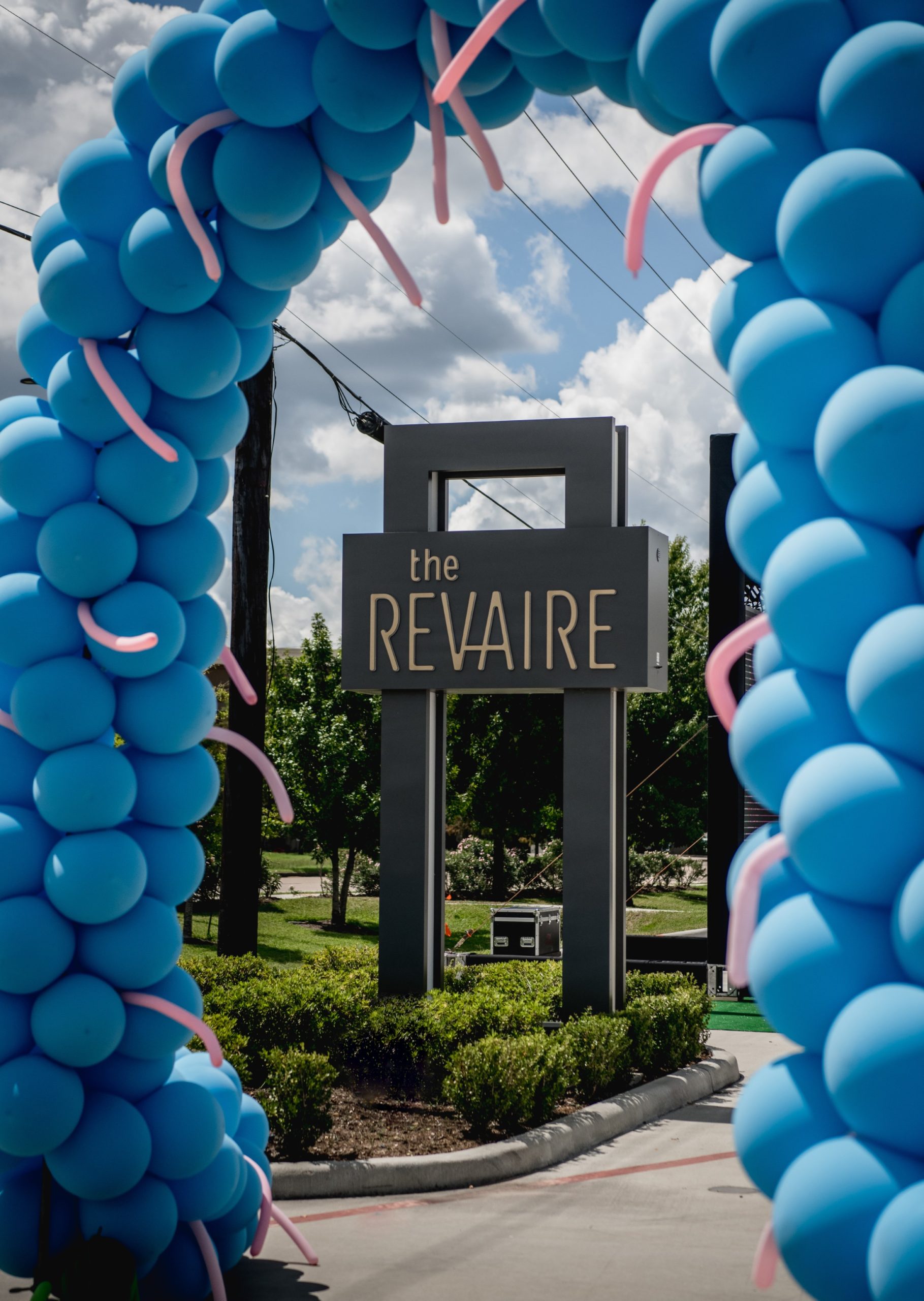 Alice in Wonderland Comes to Life in Houston for a Drive-Thru Like No ...