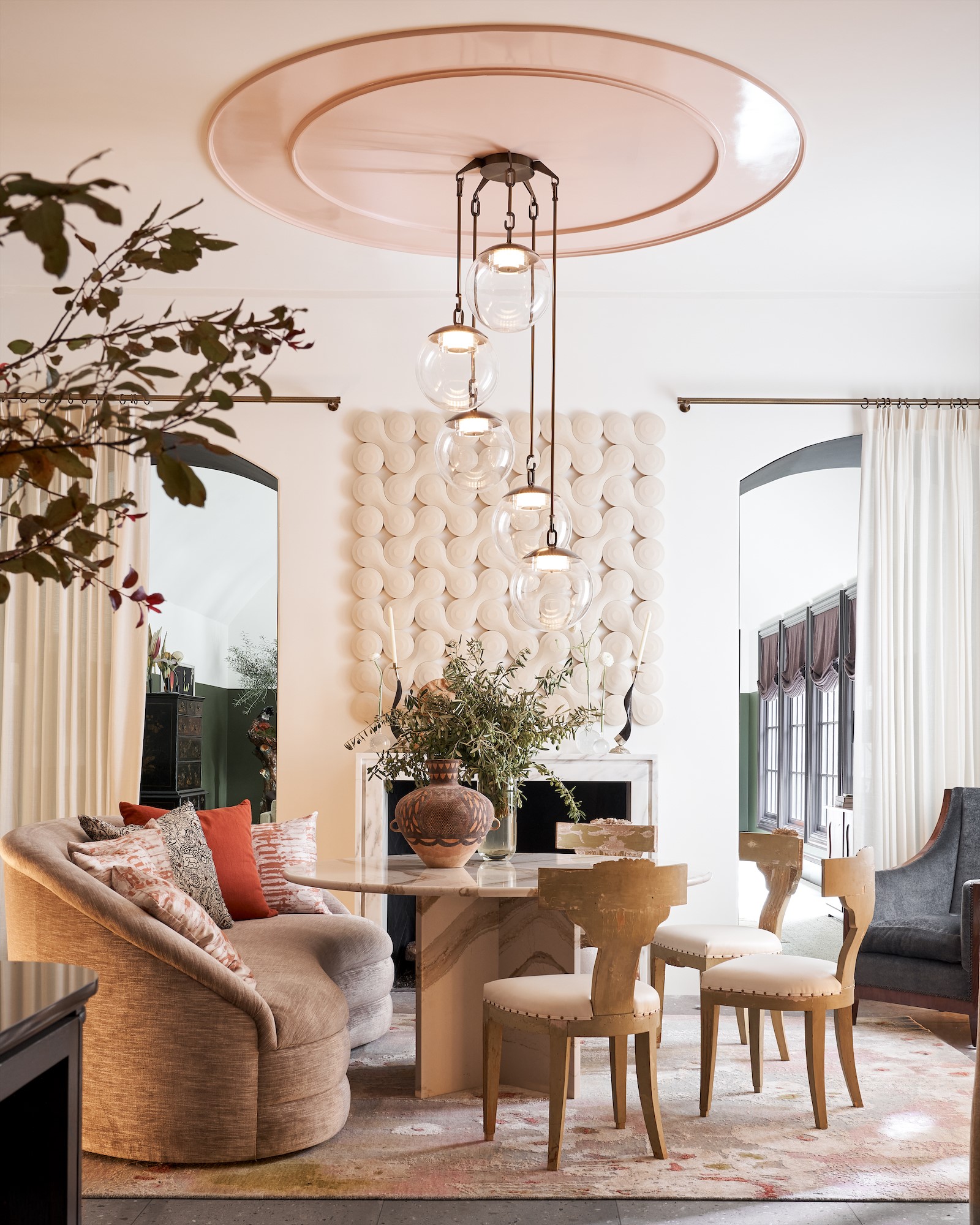 Marcus Mohon Interiors Turns a Morning Lounge into a Destination ...