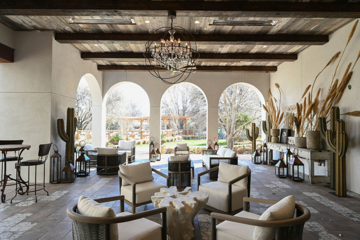 Fort Worth's New Showcase Hotel Pushes Mule Alley to Another Level ...