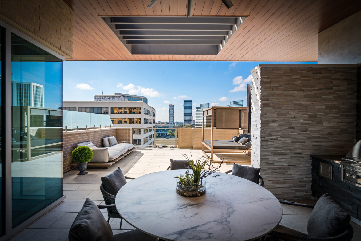 An Artful Tower — New Houston High-Rise Makes Gallery Worthy Works a ...