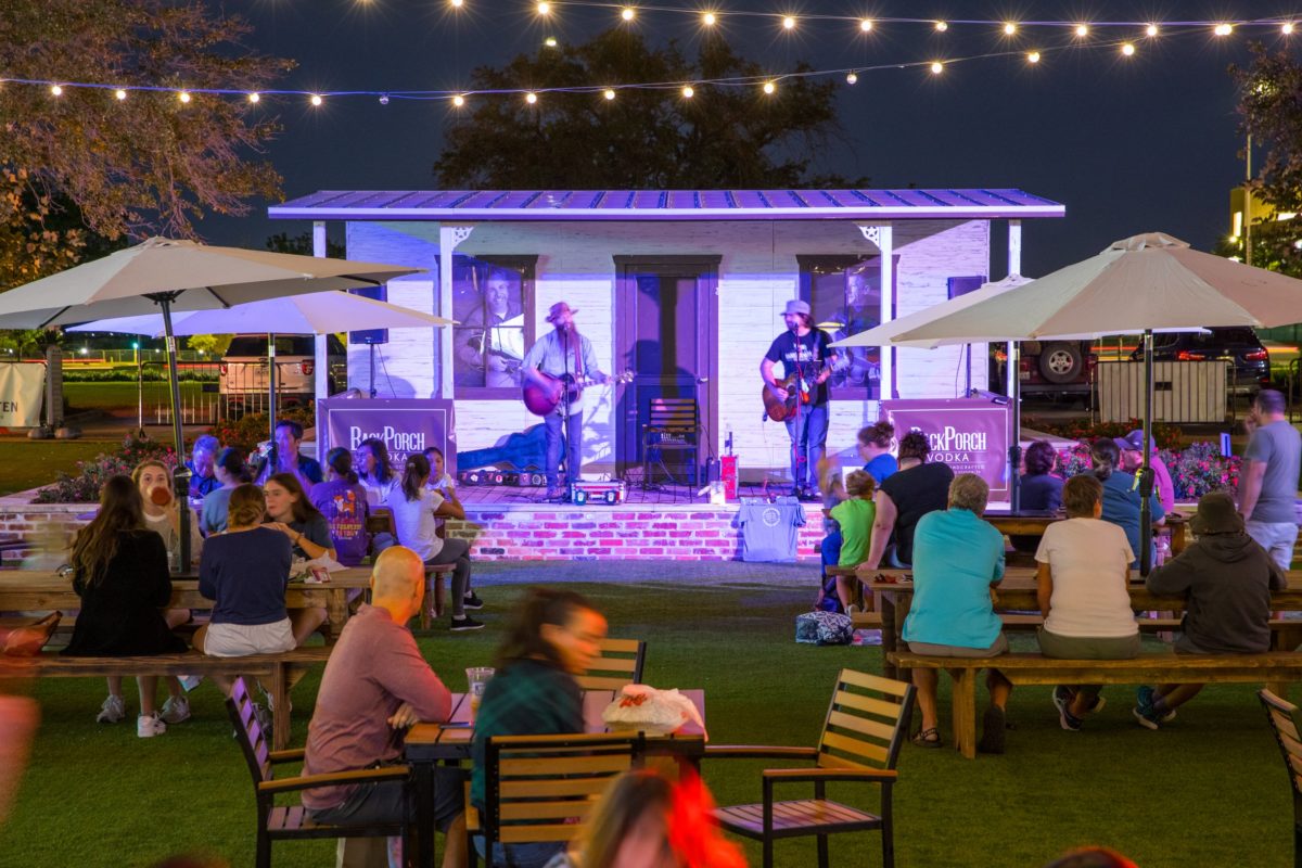 When Live Music and Retail Meet — Free Concerts in Districts Like ...