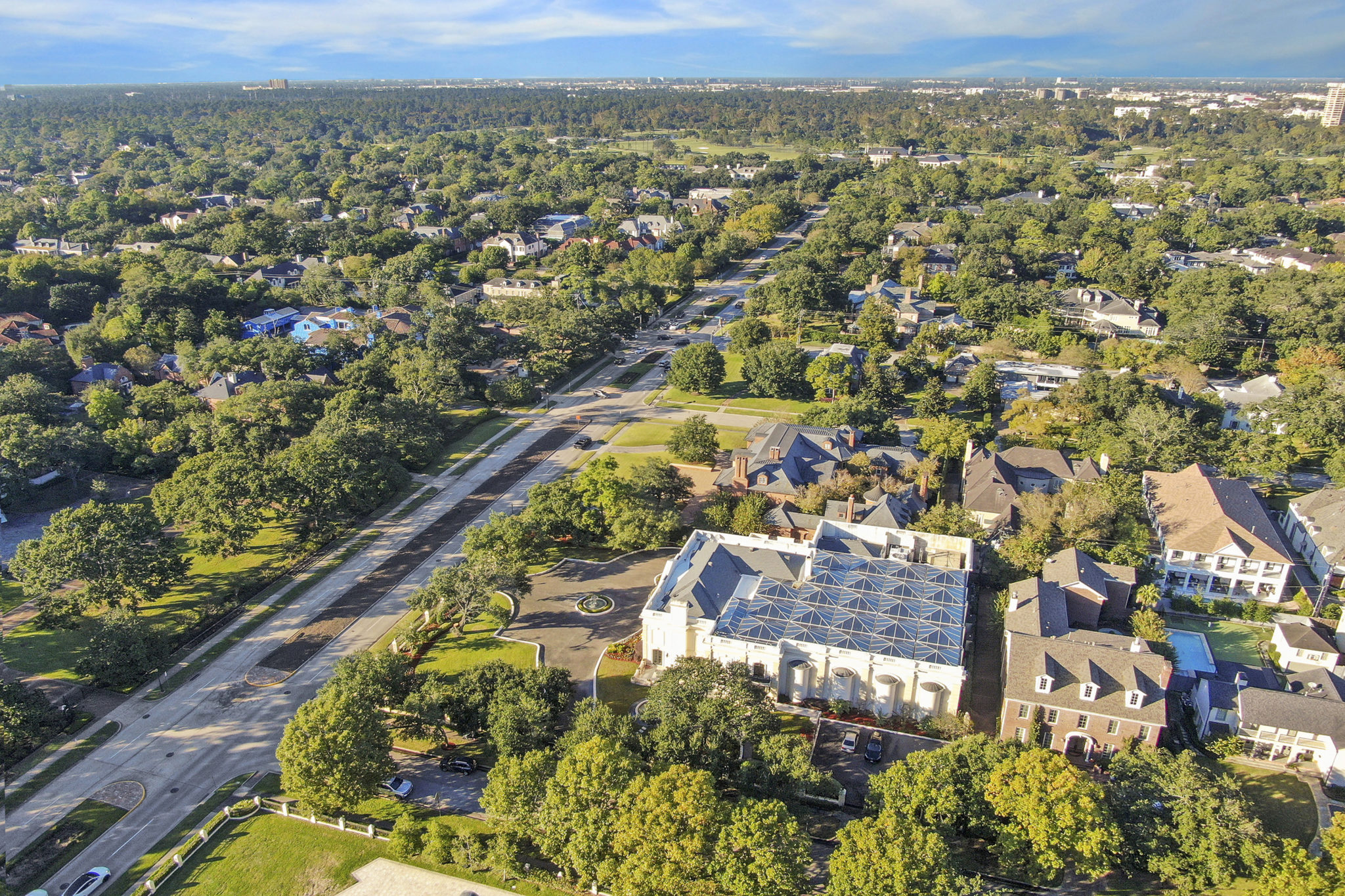 Storied River Oaks Boulevard Mansion Once Owned by a Baron Hits the ...