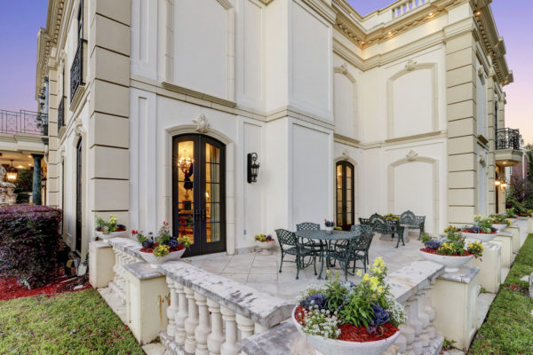 Storied River Oaks Boulevard Mansion Once Owned by a Baron Hits the ...