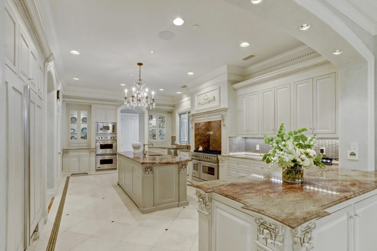 Storied River Oaks Boulevard Mansion Once Owned by a Baron Hits the ...