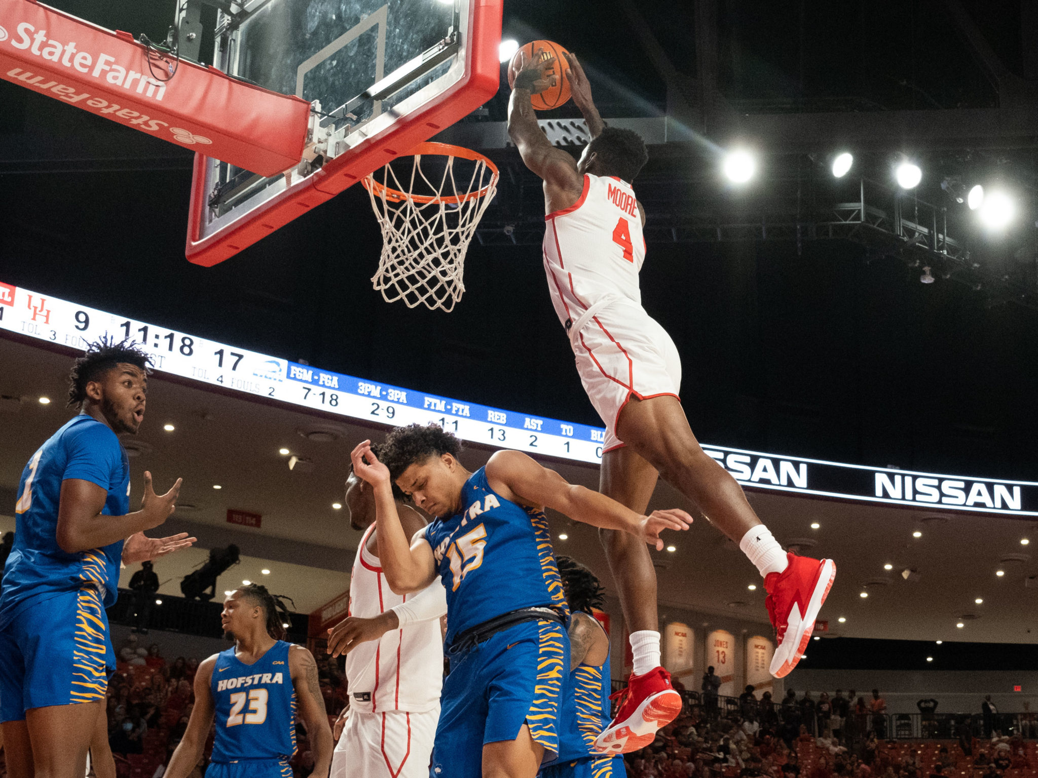 Dunk King Taze Moore Finds His Opportunities Soaring — UH Flyer Shows ...