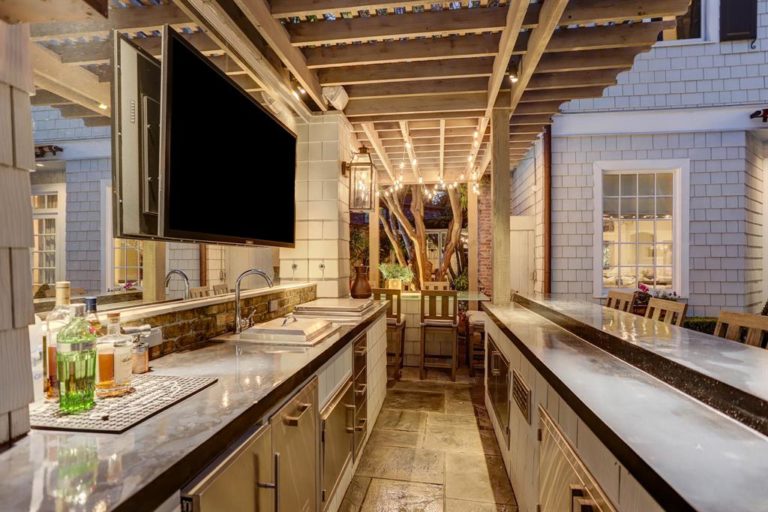 As Dominique Sachse Moves Past TV, the Remarkable River Oaks Mansion ...