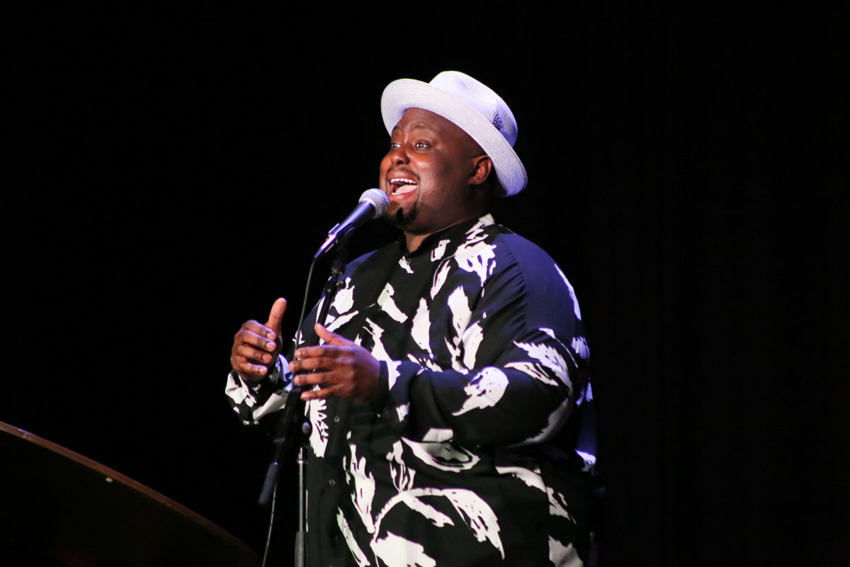 Fort Worth Man Who Towered Over Times Square Brings the Iconic Aladdin ...